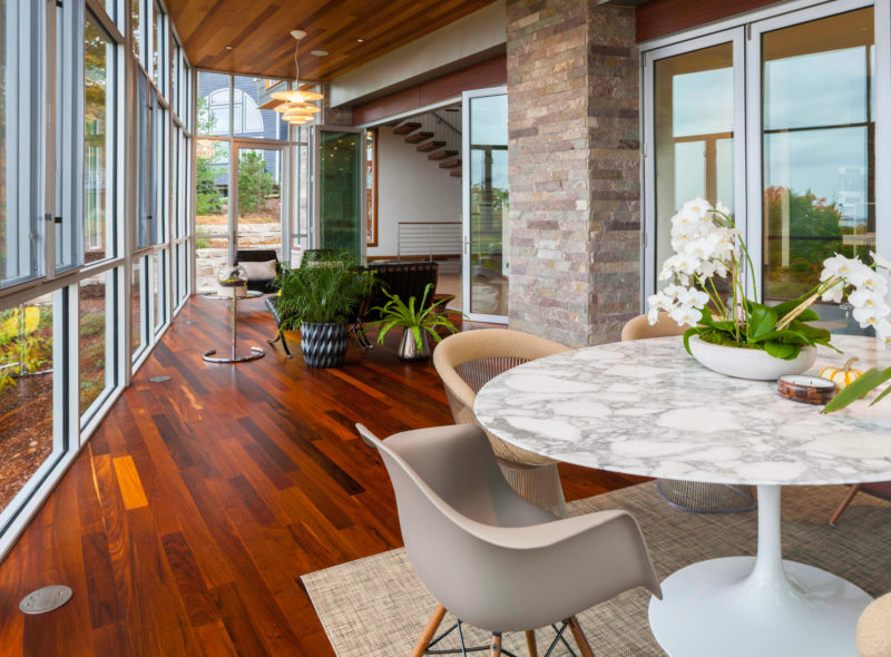 Western Window Systems Brings the Outside In - gb&d