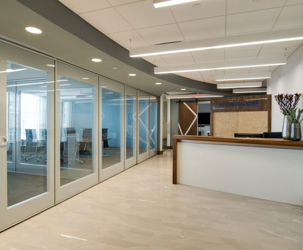 Operable Glass Partitions Add Versatility to the Open Office - gb&d