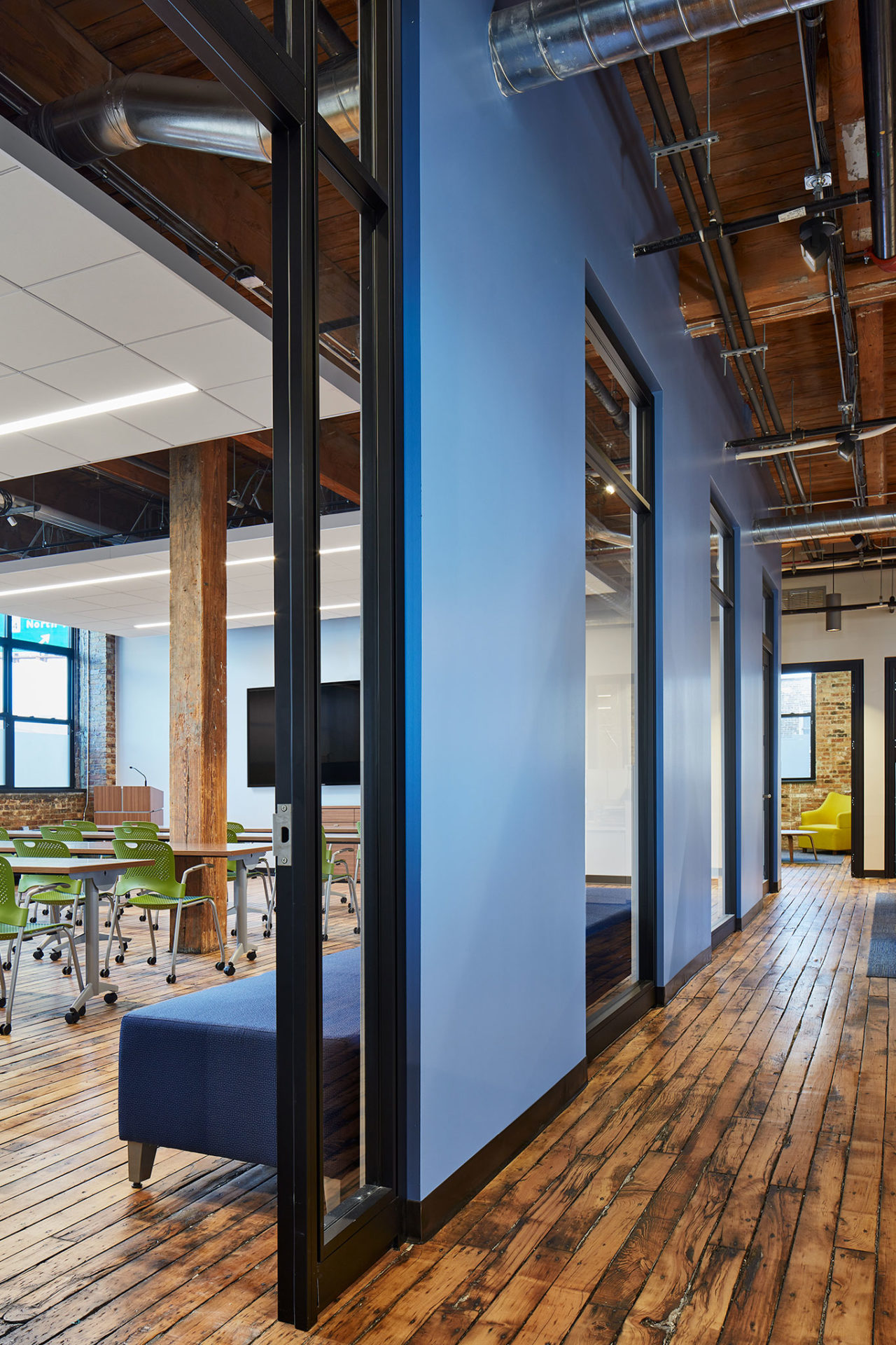 Chicago Adaptive Reuse Transforms Bucktown Building into a Refuge