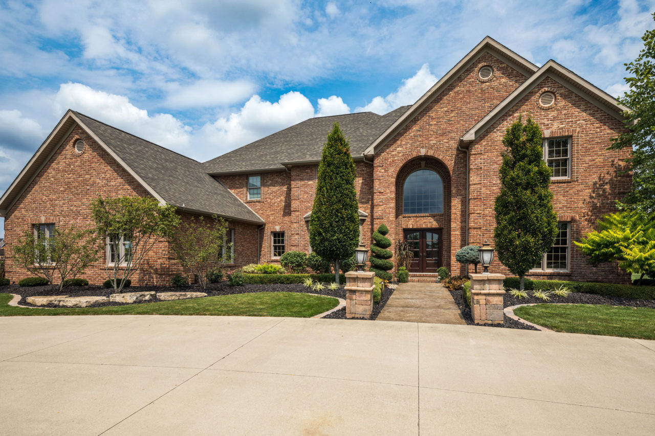 A Complete Guide to Brick Homes in 2024 - Examples & Photos