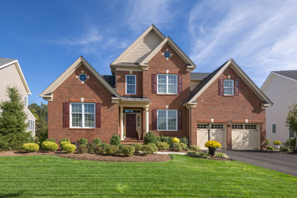 A Complete Guide to Brick Homes in 2024 - Examples & Photos
