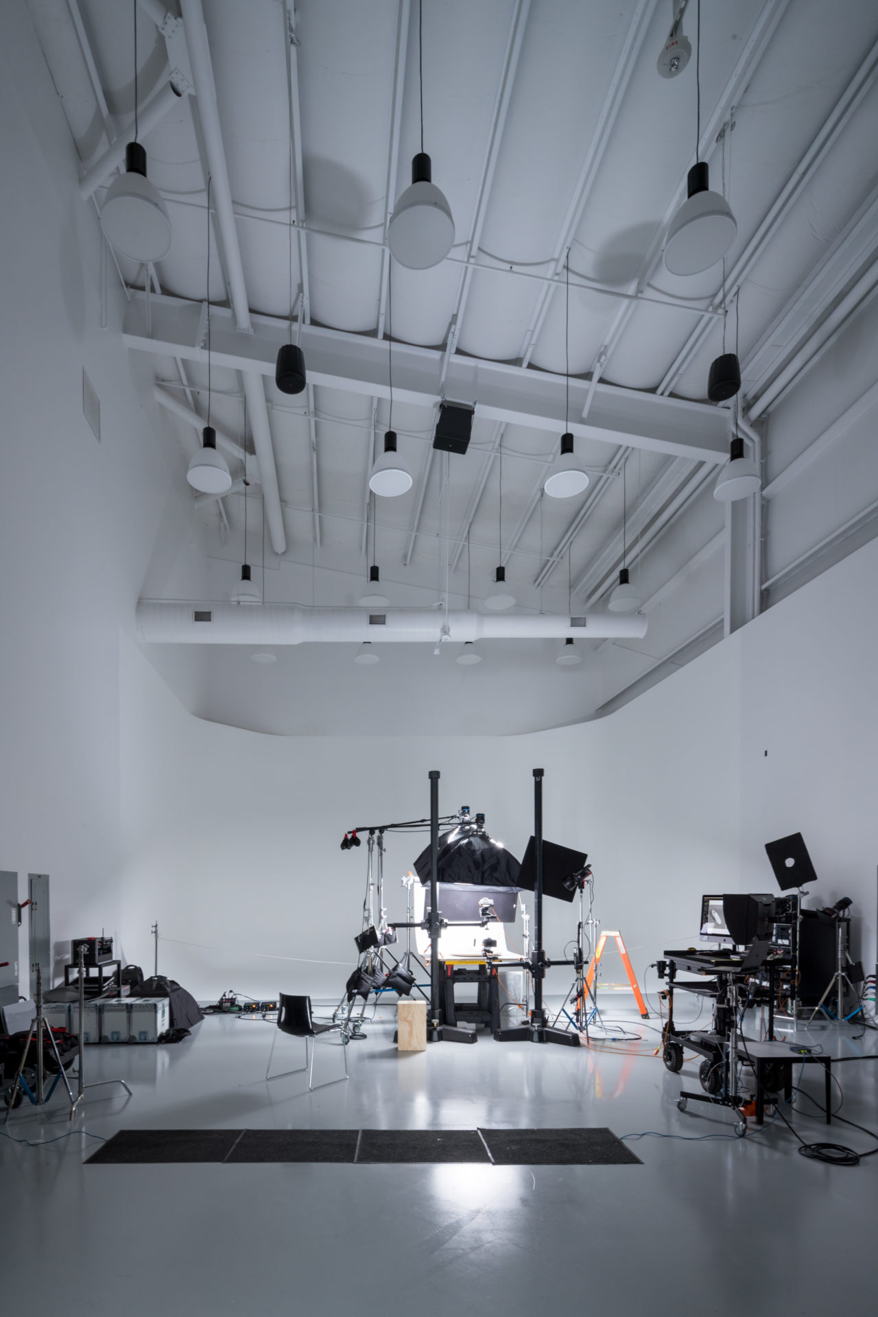 LOHA's Nike Icon Studios LA Promotes Efficiency Indoors and Out - gb&d