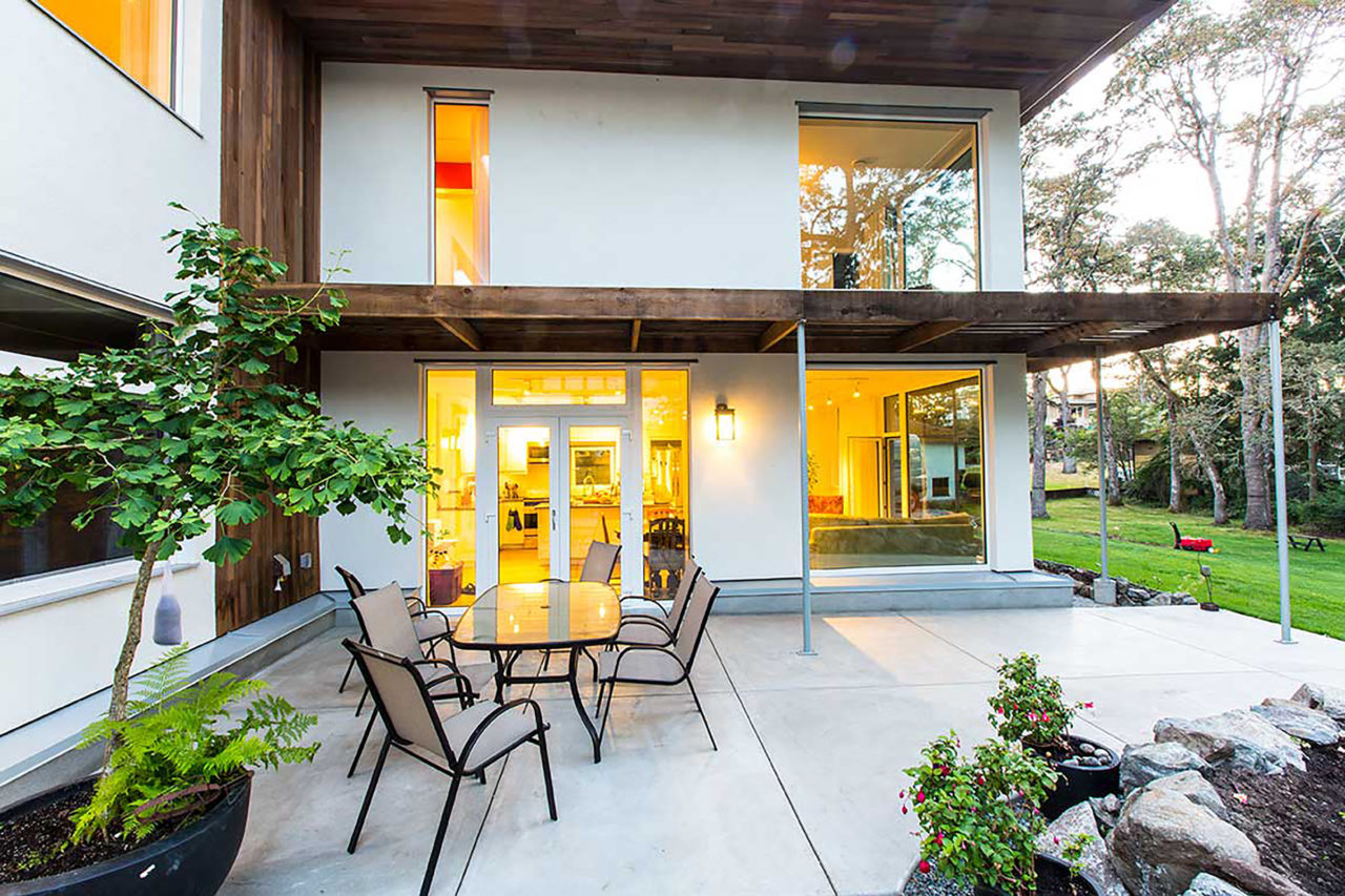 REHAU RAU-FIPRO and Large, Energy-Efficient Windows