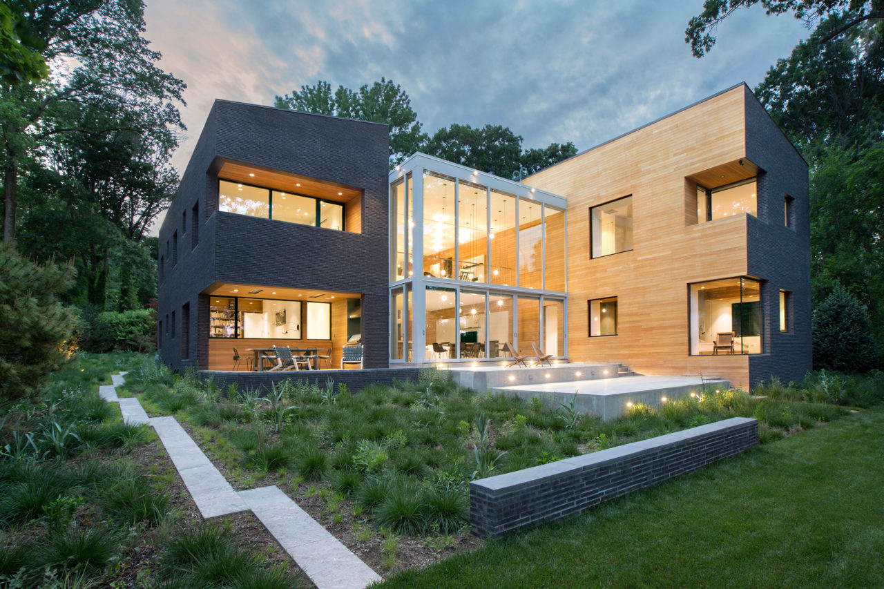 A Complete Guide to Brick Homes in 2024 - Examples & Photos