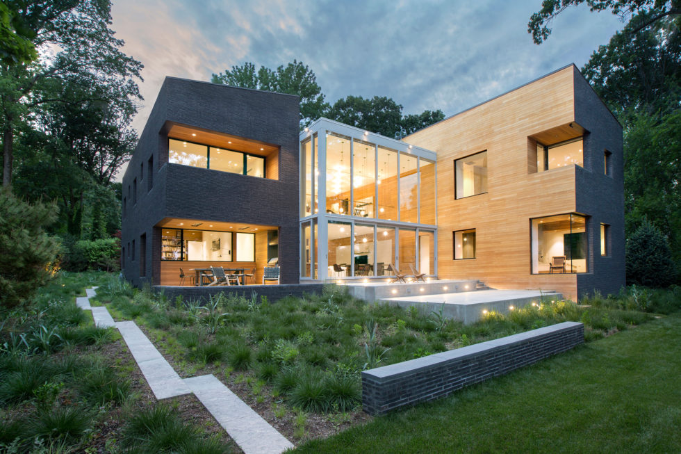 A Complete Guide to Brick Homes in 2024 - Examples & Photos