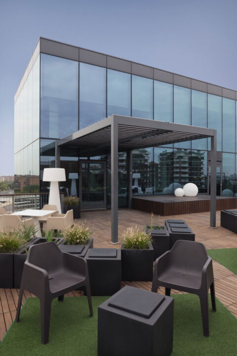 Inside the Benefits of Exterior Shading Systems - gb&d